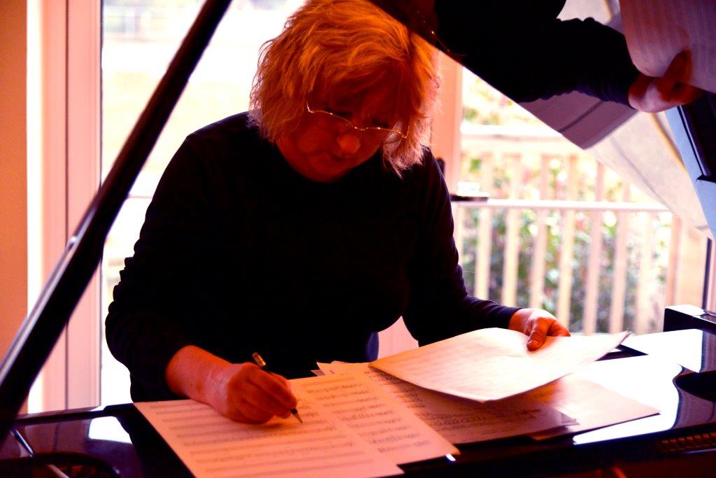 Fiona Bennett 'A Lad and a Lass': Reminiscing Times of Yore ...